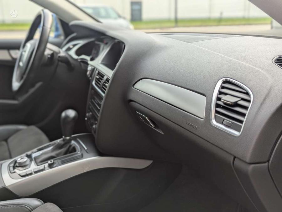 Zils Audi A4 2011 Kauņa, ar dzinēja tilpumu 1.97 L un nobraukumu 251 tūkst. km par 6500 €, foto 37 vietnē AUTOMOTO.COM.LV