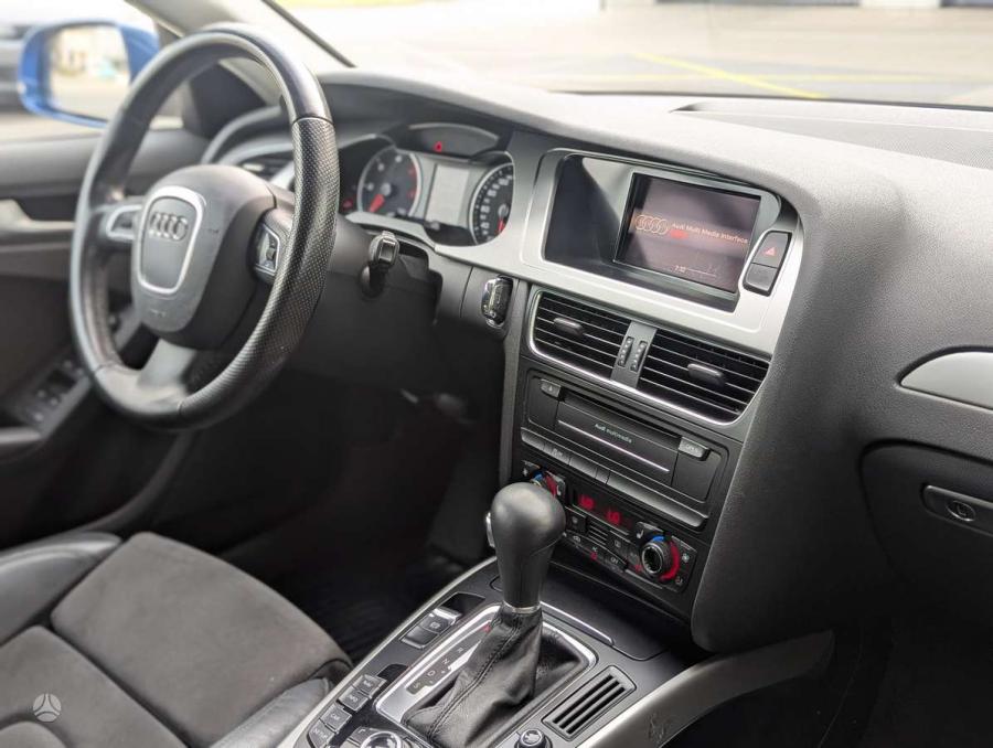 Zils Audi A4 2011 Kauņa, ar dzinēja tilpumu 1.97 L un nobraukumu 251 tūkst. km par 6500 €, foto 38 vietnē AUTOMOTO.COM.LV