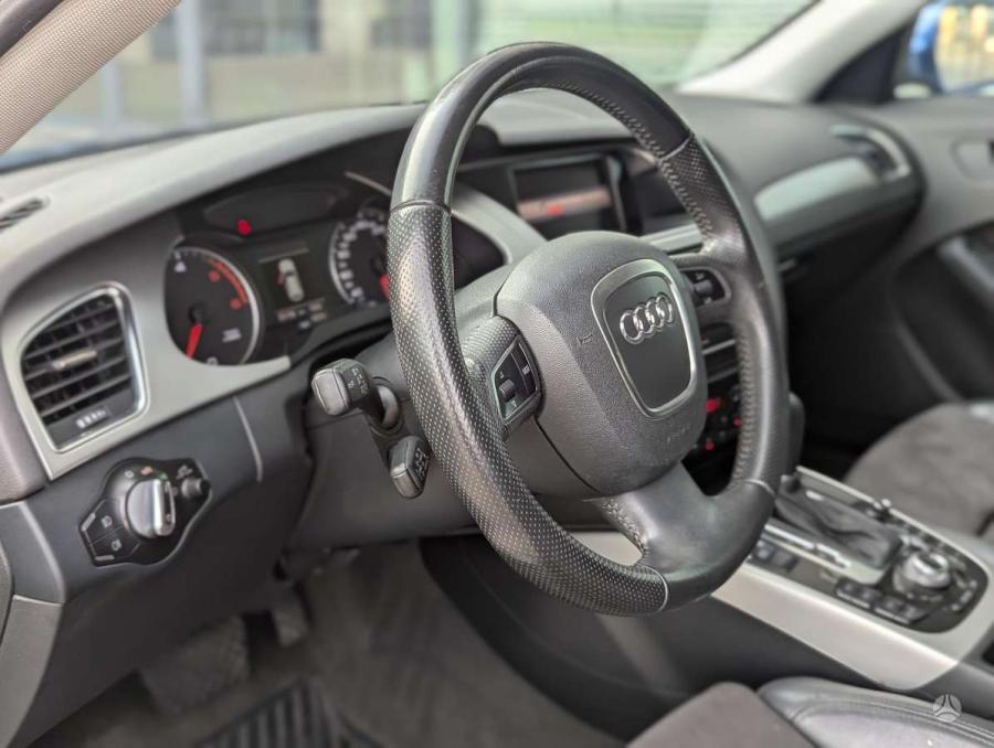 Zils Audi A4 2011 Kauņa, ar dzinēja tilpumu 1.97 L un nobraukumu 251 tūkst. km par 6500 €, foto 39 vietnē AUTOMOTO.COM.LV