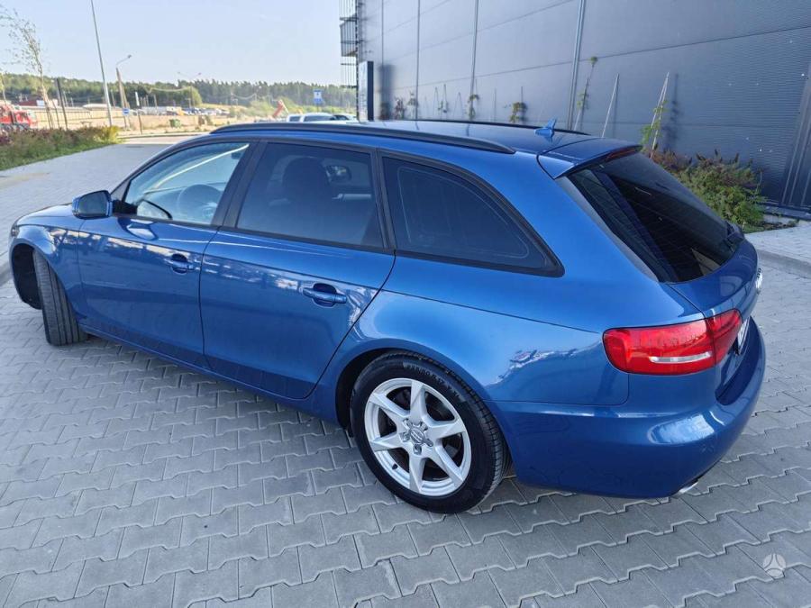 Blue Audi A4 2011 in Vilnius, with an engine capacity of 3.00 L and mileage of 285 thousand km for 7490 €, photo 15 on AUTOMOTO.COM.LV