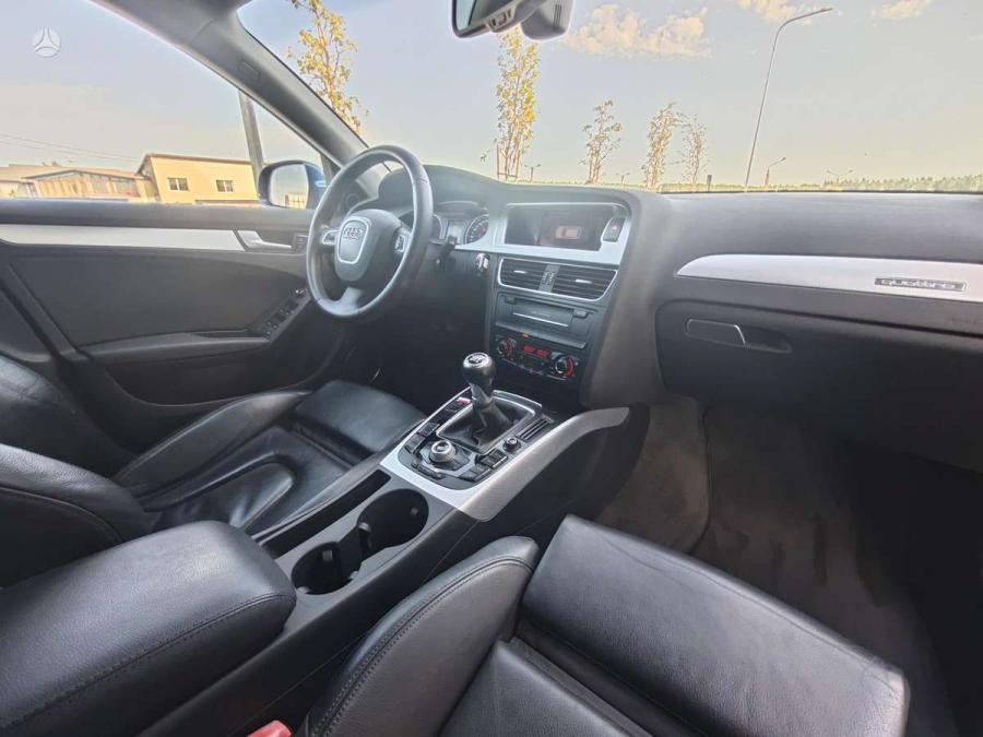 Blue Audi A4 2011 in Vilnius, with an engine capacity of 3.00 L and mileage of 285 thousand km for 7490 €, photo 27 on AUTOMOTO.COM.LV