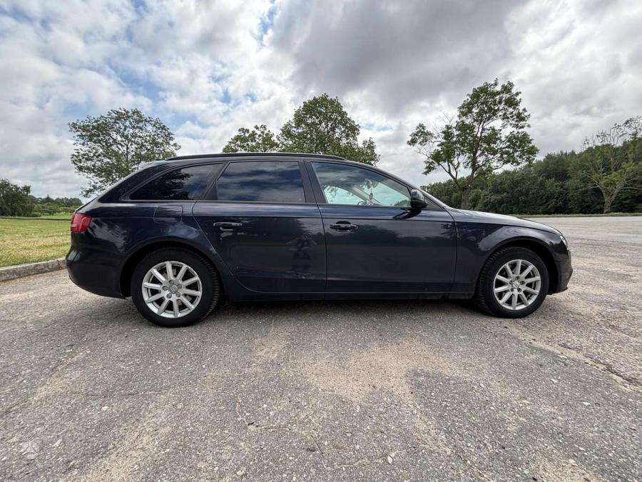 Zils Audi A4 2012 Kauņa, ar dzinēja tilpumu 1.97 L un nobraukumu 371 tūkst. km par 5000 €, foto 1 vietnē AUTOMOTO.COM.LV