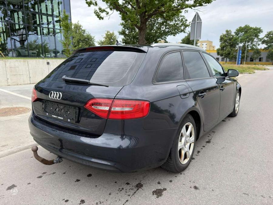 Zils Audi A4 2012 Panevēža, ar dzinēja tilpumu 1.97 L un nobraukumu 316 tūkst. km par 6250 €, foto 9 vietnē AUTOMOTO.COM.LV