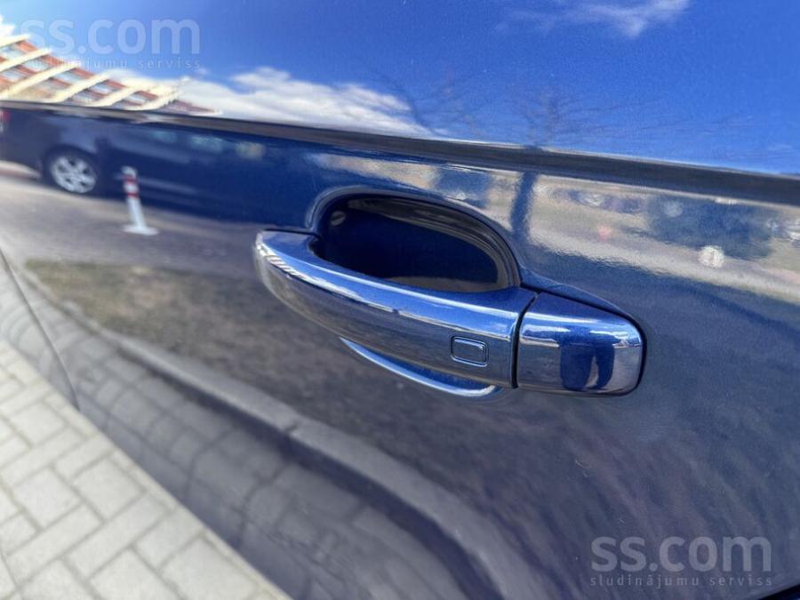 Blue Audi A4 2013 in Riga, with an engine capacity of 3.00 L and mileage of 340 thousand km for 5990 €, photo 18 on AUTOMOTO.COM.LV