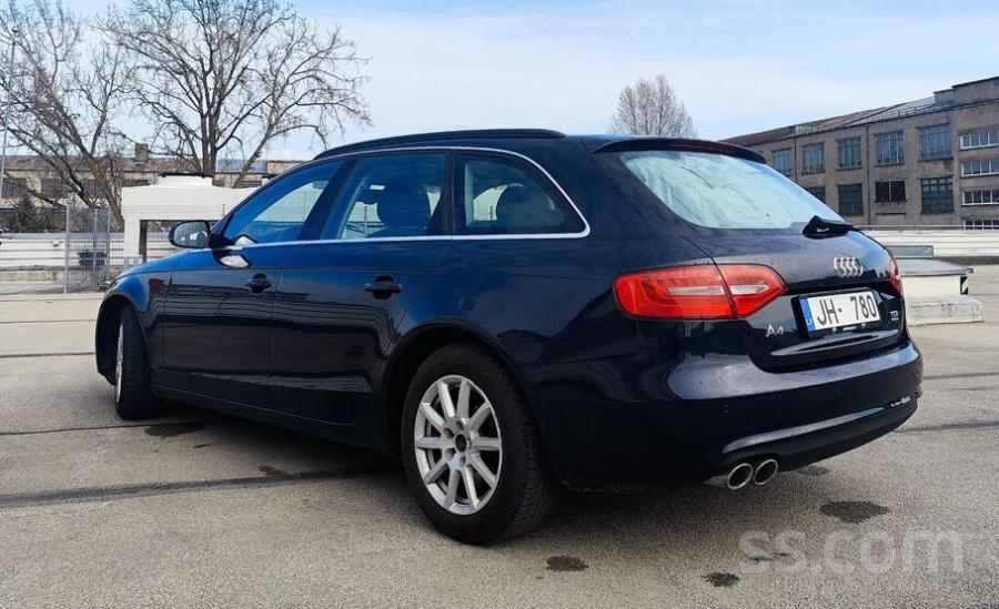 Zils Audi A4 2013 Rīga, ar dzinēja tilpumu 2.00 L un nobraukumu 183 tūkst. km par 8590 €, foto 7 vietnē AUTOMOTO.COM.LV