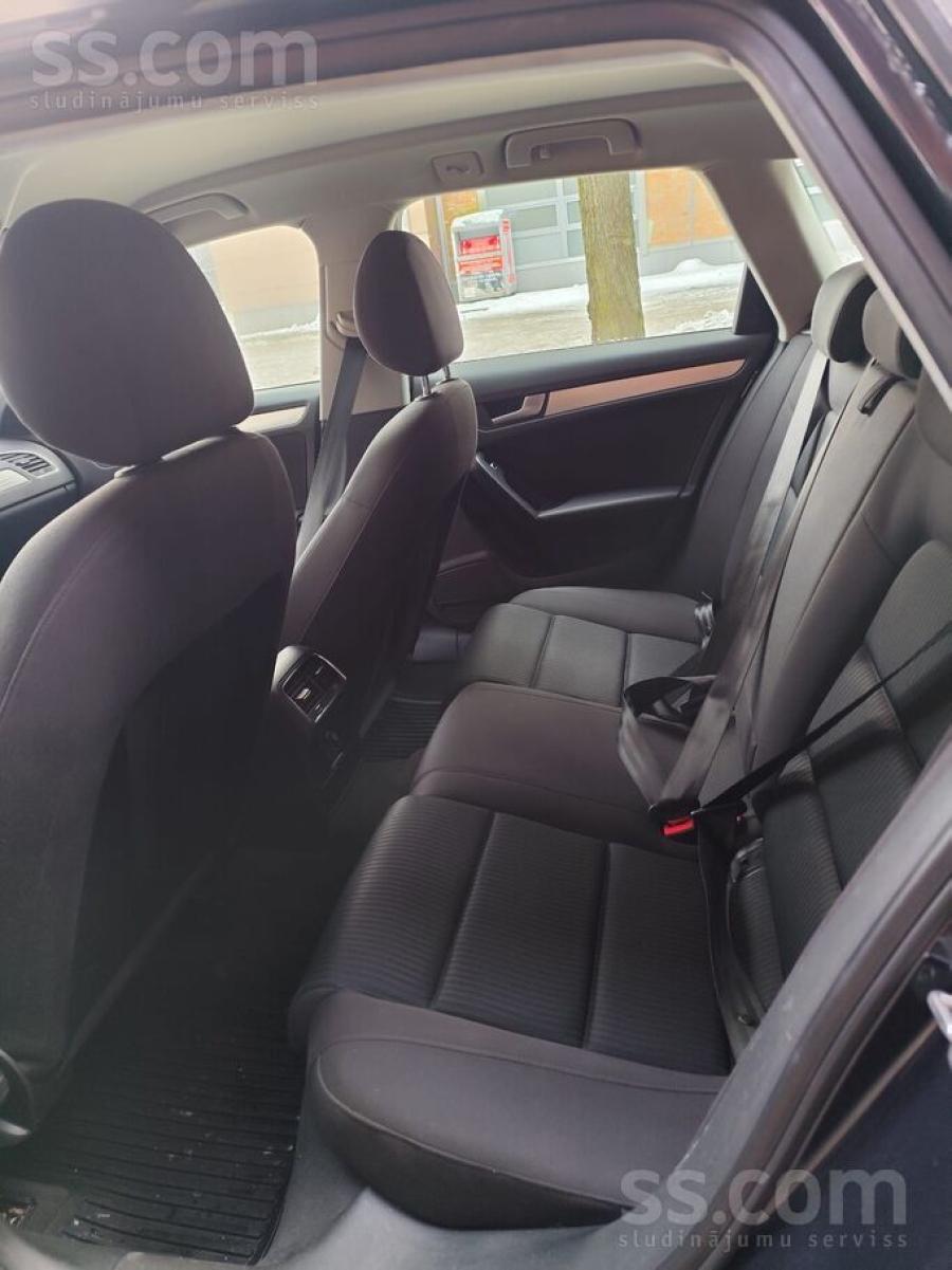 Zils Audi A4 2013 Rīga, ar dzinēja tilpumu 2.00 L un nobraukumu 183 tūkst. km par 8590 €, foto 13 vietnē AUTOMOTO.COM.LV