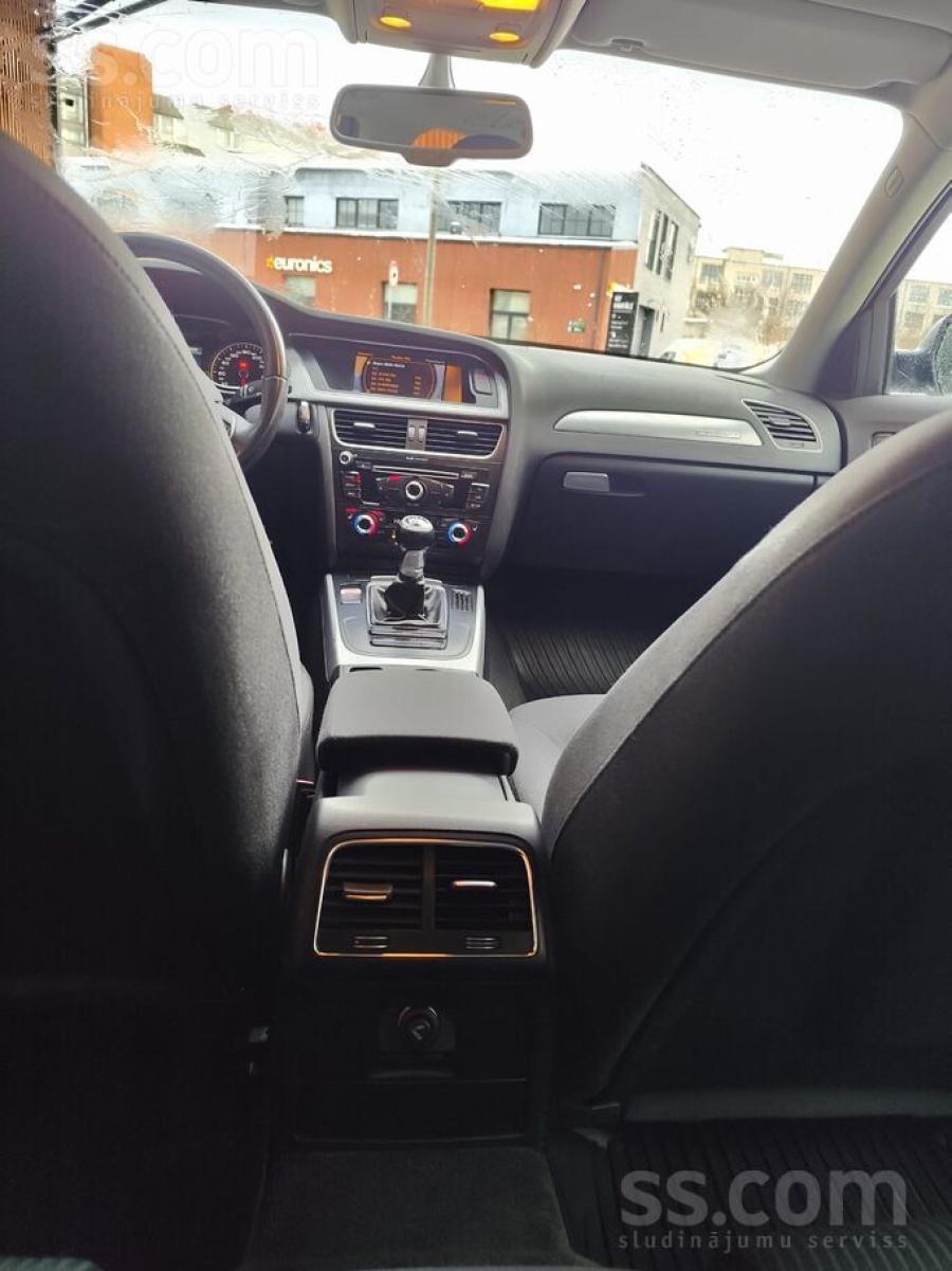 Zils Audi A4 2013 Rīga, ar dzinēja tilpumu 2.00 L un nobraukumu 183 tūkst. km par 8590 €, foto 14 vietnē AUTOMOTO.COM.LV