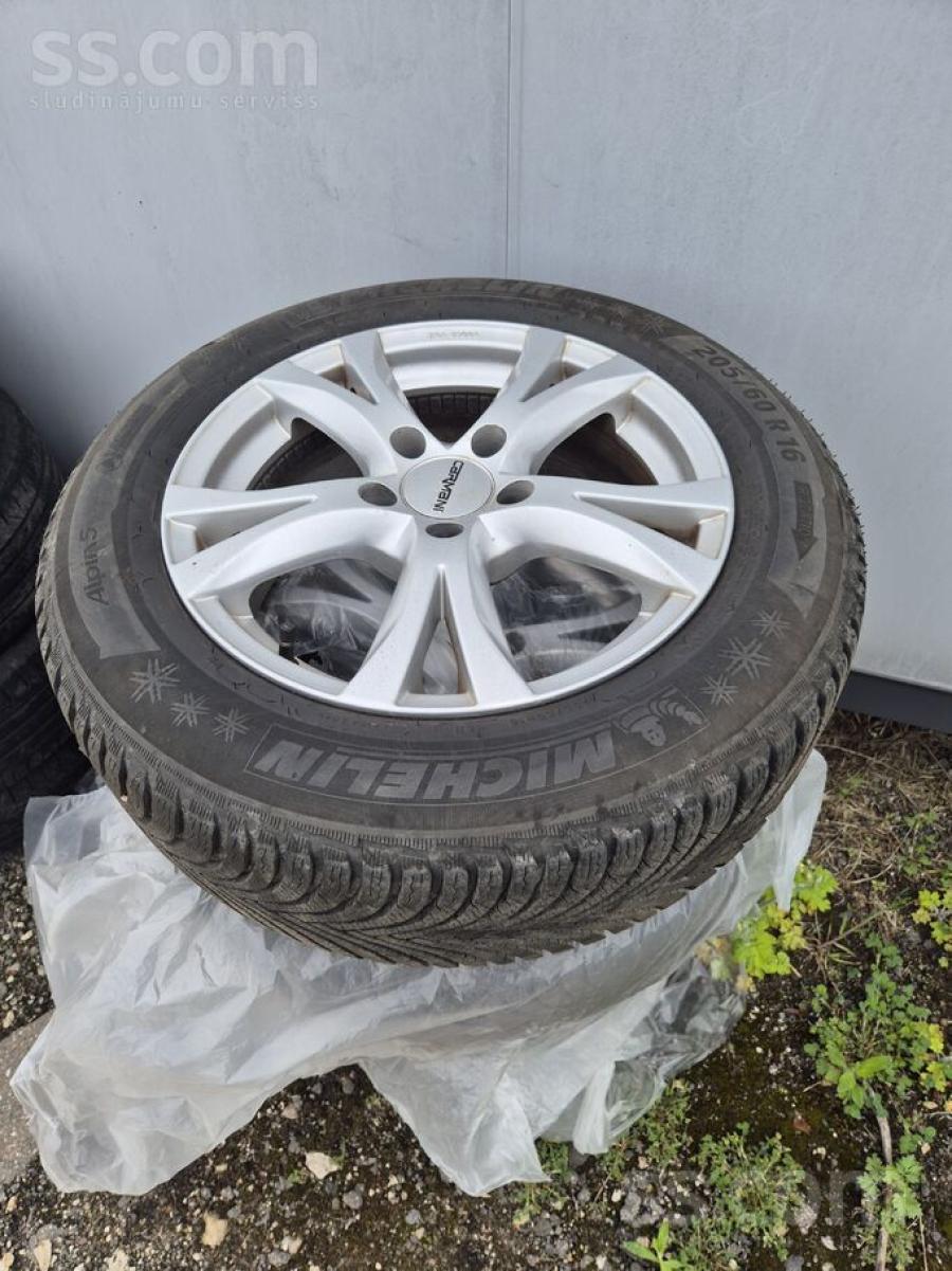 Zils Audi A4 2014 Rīga, ar dzinēja tilpumu 2.00 L un nobraukumu 281 tūkst. km par 8450 €, foto 20 vietnē AUTOMOTO.COM.LV