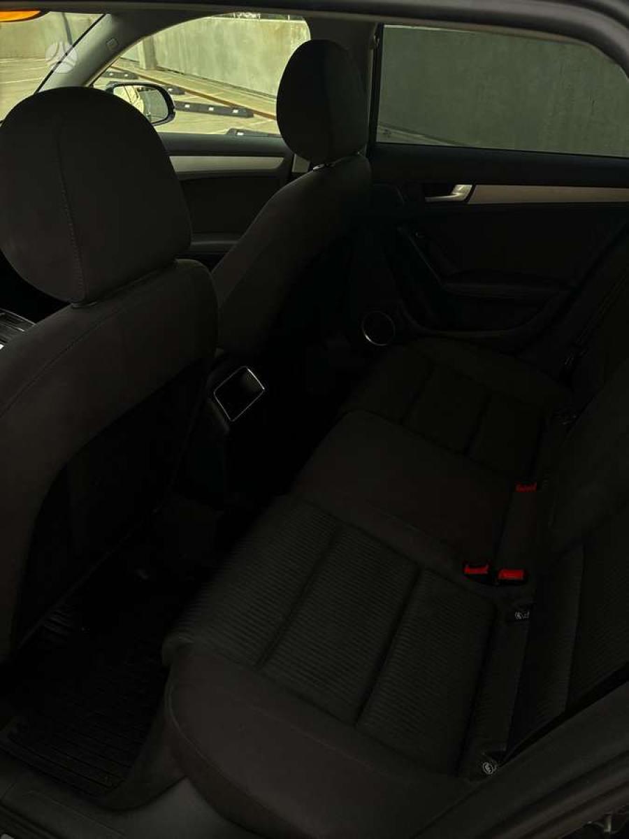 Zils Audi A4 2014 Viļņa, ar dzinēja tilpumu 1.80 L un nobraukumu 260 tūkst. km par 8200 €, foto 10 vietnē AUTOMOTO.COM.LV