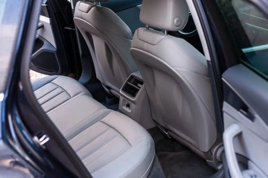 Zils Audi A4 2016 Rīga, ar dzinēja tilpumu 2.00 L un nobraukumu 175 tūkst. km par 11995 €, foto 13 vietnē AUTOMOTO.COM.LV