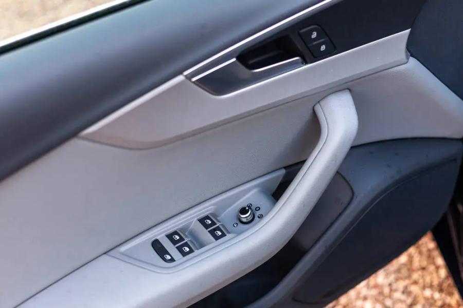 Zils Audi A4 2016 Rīga, ar dzinēja tilpumu 2.00 L un nobraukumu 175 tūkst. km par 11995 €, foto 16 vietnē AUTOMOTO.COM.LV