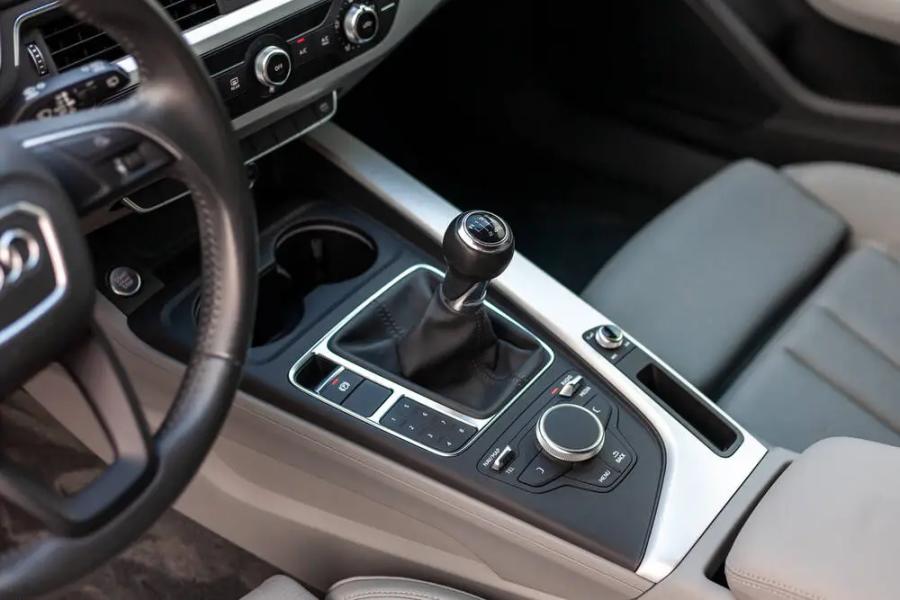 Zils Audi A4 2016 Rīga, ar dzinēja tilpumu 2.00 L un nobraukumu 175 tūkst. km par 11995 €, foto 19 vietnē AUTOMOTO.COM.LV