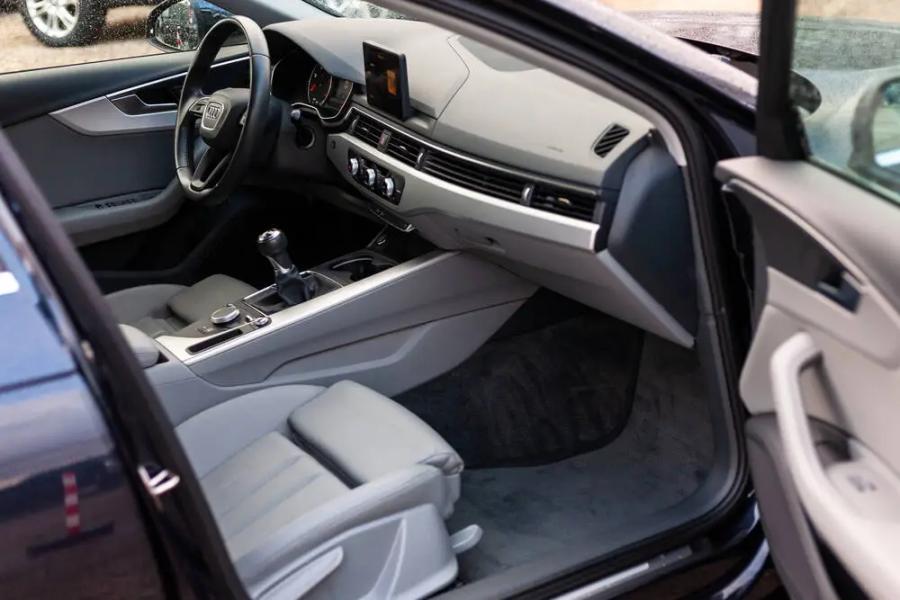 Zils Audi A4 2016 Rīga, ar dzinēja tilpumu 2.00 L un nobraukumu 175 tūkst. km par 11995 €, foto 22 vietnē AUTOMOTO.COM.LV