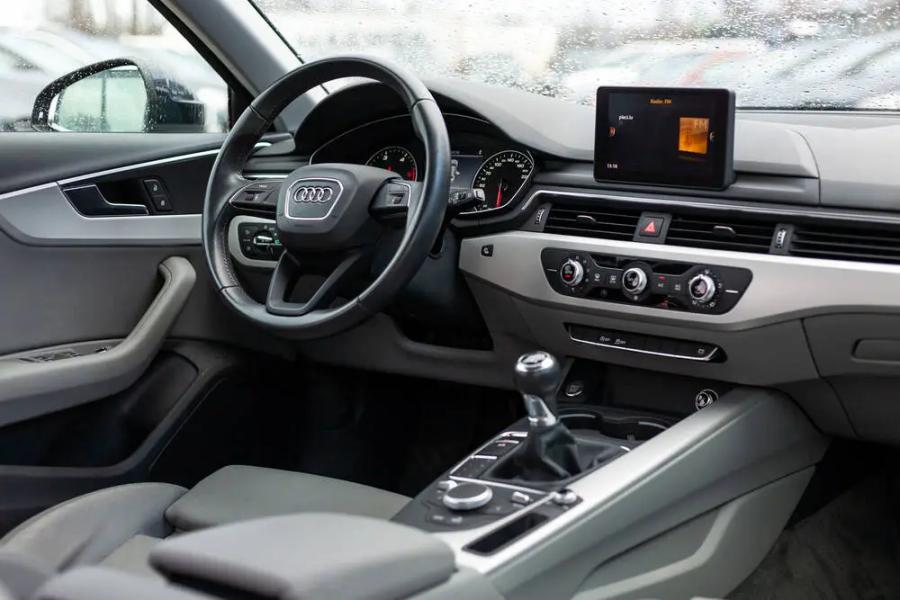 Zils Audi A4 2016 Rīga, ar dzinēja tilpumu 2.00 L un nobraukumu 175 tūkst. km par 11995 €, foto 24 vietnē AUTOMOTO.COM.LV