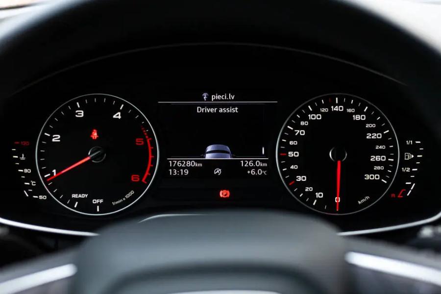 Zils Audi A4 2016 Rīga, ar dzinēja tilpumu 2.00 L un nobraukumu 175 tūkst. km par 11995 €, foto 26 vietnē AUTOMOTO.COM.LV
