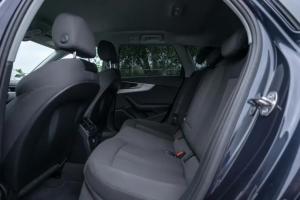 Zils Audi A4 2018 Liepāja, ar dzinēja tilpumu 2.00 L un nobraukumu 96 tūkst. km par 17800 €, foto 10 vietnē AUTOMOTO.COM.LV