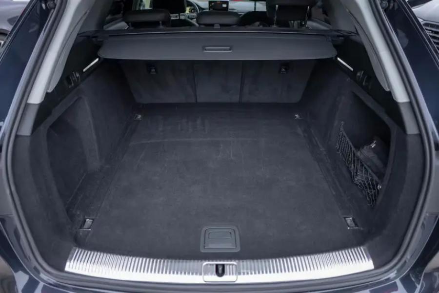 Zils Audi A4 2018 Liepāja, ar dzinēja tilpumu 2.00 L un nobraukumu 96 tūkst. km par 17800 €, foto 11 vietnē AUTOMOTO.COM.LV