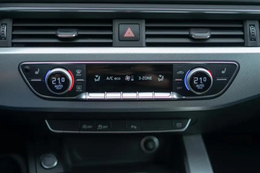 Zils Audi A4 2018 Liepāja, ar dzinēja tilpumu 2.00 L un nobraukumu 96 tūkst. km par 17800 €, foto 17 vietnē AUTOMOTO.COM.LV