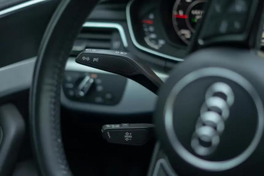 Zils Audi A4 2018 Liepāja, ar dzinēja tilpumu 2.00 L un nobraukumu 96 tūkst. km par 17800 €, foto 19 vietnē AUTOMOTO.COM.LV