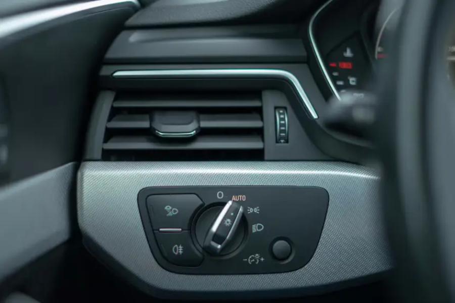 Zils Audi A4 2018 Liepāja, ar dzinēja tilpumu 2.00 L un nobraukumu 96 tūkst. km par 17800 €, foto 25 vietnē AUTOMOTO.COM.LV