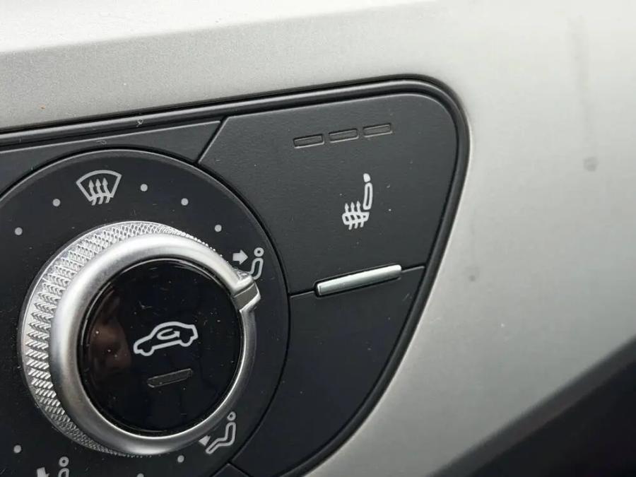 Zils Audi A4 2019 Rīga, ar dzinēja tilpumu 2.00 L un nobraukumu 192 tūkst. km par 15500 €, foto 14 vietnē AUTOMOTO.COM.LV