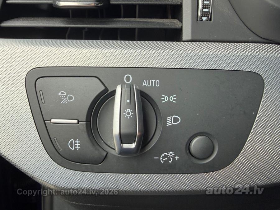 Zils Audi A4 2019 Tallina, ar dzinēja tilpumu 2.00 L un nobraukumu 190 tūkst. km par 18490 €, foto 12 vietnē AUTOMOTO.COM.LV