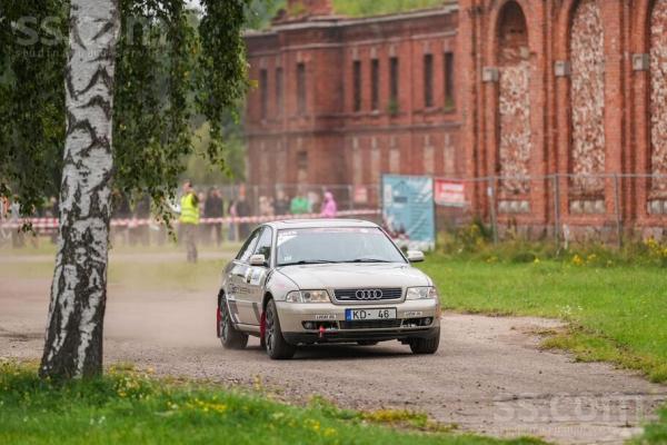 Brūns Audi A4 1999 Ventspils, ar dzinēja tilpumu 1.80 L un nobraukumu 228 tūkst. km par 5550 €, foto 2 vietnē AUTOMOTO.COM.LV