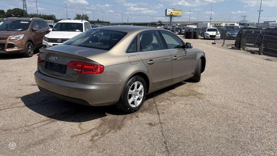 Brūns Audi A4 2010 Marijampole, ar dzinēja tilpumu 1.80 L un nobraukumu 126 tūkst. km par 5555 €, foto 4 vietnē AUTOMOTO.COM.LV