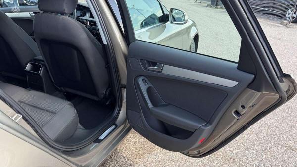 Brūns Audi A4 2010 Marijampole, ar dzinēja tilpumu 1.80 L un nobraukumu 126 tūkst. km par 5555 €, foto 10 vietnē AUTOMOTO.COM.LV