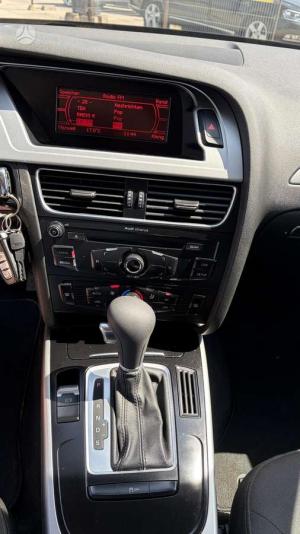 Brūns Audi A4 2010 Marijampole, ar dzinēja tilpumu 1.80 L un nobraukumu 126 tūkst. km par 5555 €, foto 25 vietnē AUTOMOTO.COM.LV