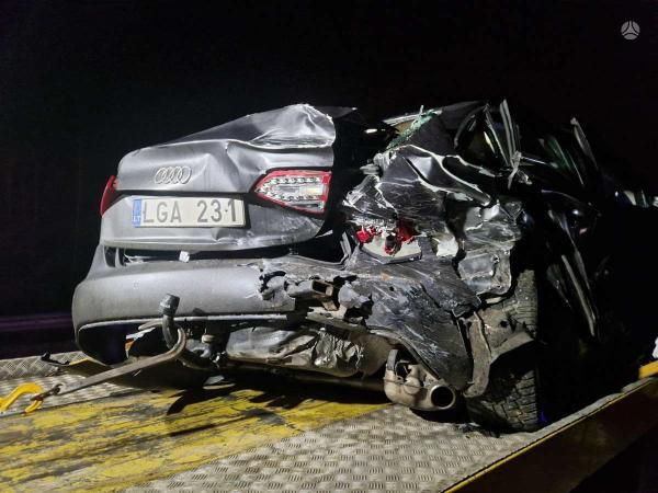 Brown Audi A4 2011 in Vilnius, with an engine capacity of 2.70 L and mileage of 297 thousand km for 2800 €, photo 6 on AUTOMOTO.COM.LV