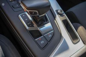 Brown Audi A4 2017 in Kaunas, with an engine capacity of 1.97 L and mileage of 291 thousand km for 13999 €, photo 36 on AUTOMOTO.COM.LV