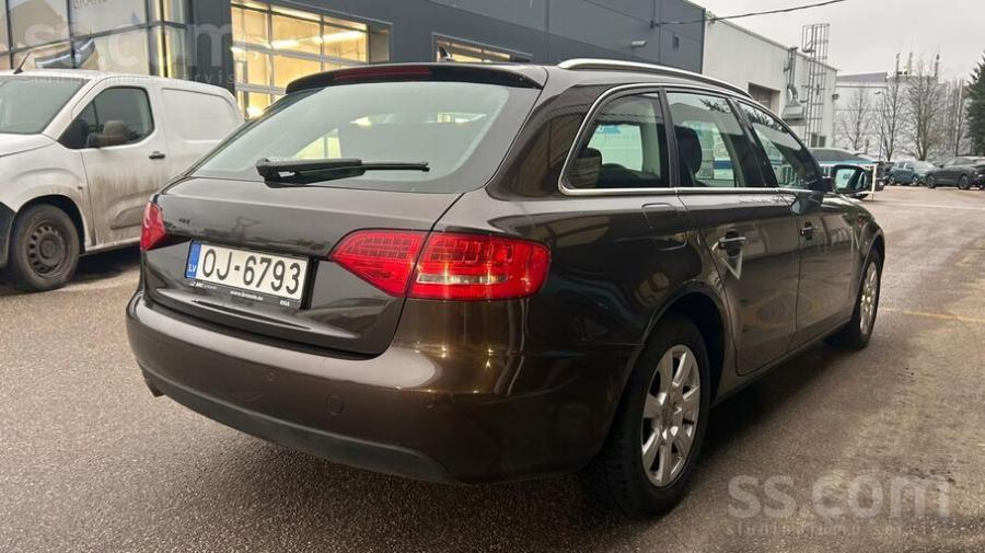Brown Audi A4 2011 in Riga, with an engine capacity of 2.00 L and mileage of 284 thousand km for 7000 €, photo 3 on AUTOMOTO.COM.LV