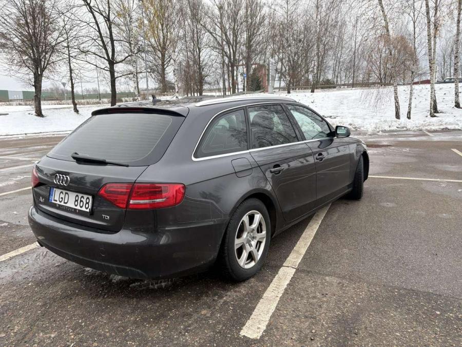 Brown Audi A4 2011 in Kaunas, with an engine capacity of 2.00 L and mileage of 303 thousand km for 4500 €, photo 3 on AUTOMOTO.COM.LV