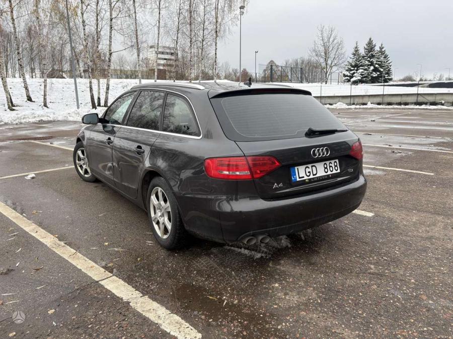 Brown Audi A4 2011 in Kaunas, with an engine capacity of 2.00 L and mileage of 303 thousand km for 4500 €, photo 4 on AUTOMOTO.COM.LV