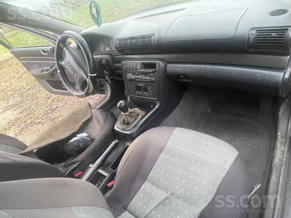 Green Audi A4 1996 in Cesis, with an engine capacity of 1.80 L and mileage of 349 thousand km for 550 €, photo 7 on AUTOMOTO.COM.LV