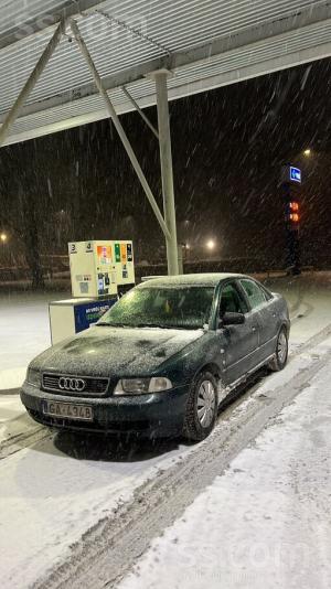 Zaļš Audi A4 1994 Cēsis, ar dzinēja tilpumu 1.80 L un nobraukumu 354 tūkst. km par 750 €, foto  vietnē AUTOMOTO.COM.LV