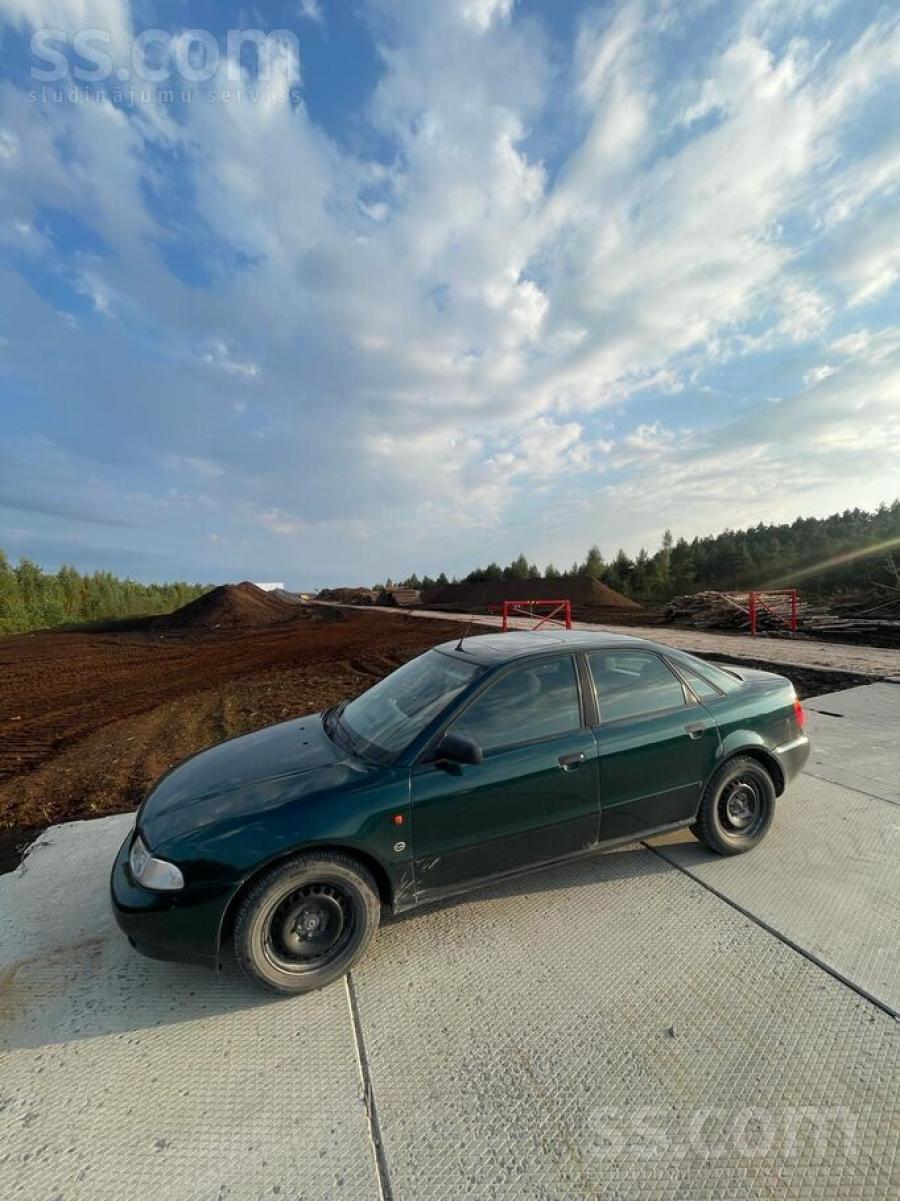 Green Audi A4 1995 in Riga, with an engine capacity of 1.60 L and mileage of 428 thousand km for 1000 €, photo 1 on AUTOMOTO.COM.LV