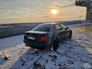 Green Audi A4 1995 in Vilnius, with an engine capacity of 1.80 L and mileage of 255 thousand km for 900 €, photo 4 on AUTOMOTO.COM.LV