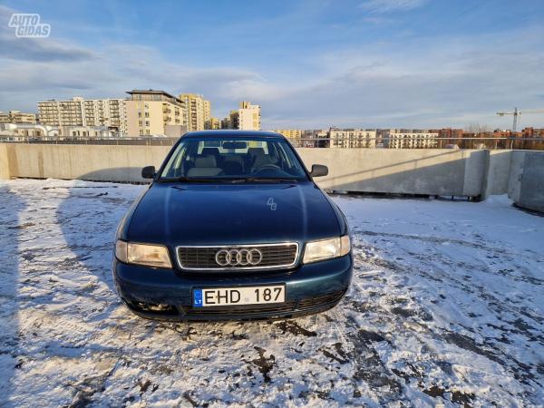 Green Audi A4 1995 in Vilnius, with an engine capacity of 1.80 L and mileage of 255 thousand km for 900 €, photo 5 on AUTOMOTO.COM.LV