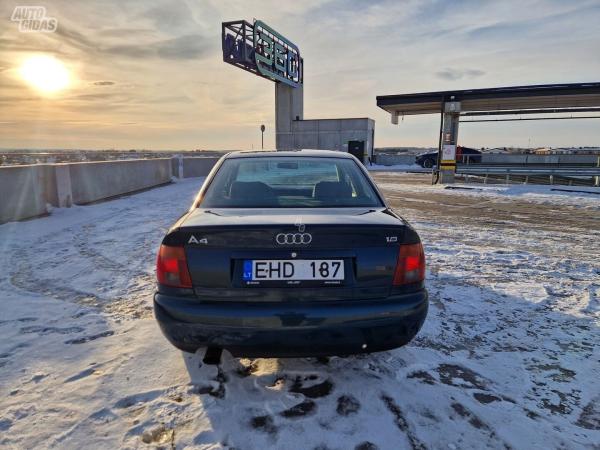 Green Audi A4 1995 in Vilnius, with an engine capacity of 1.80 L and mileage of 255 thousand km for 900 €, photo 7 on AUTOMOTO.COM.LV