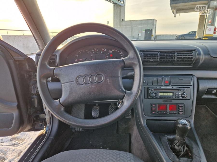 Green Audi A4 1995 in Vilnius, with an engine capacity of 1.80 L and mileage of 255 thousand km for 900 €, photo 13 on AUTOMOTO.COM.LV