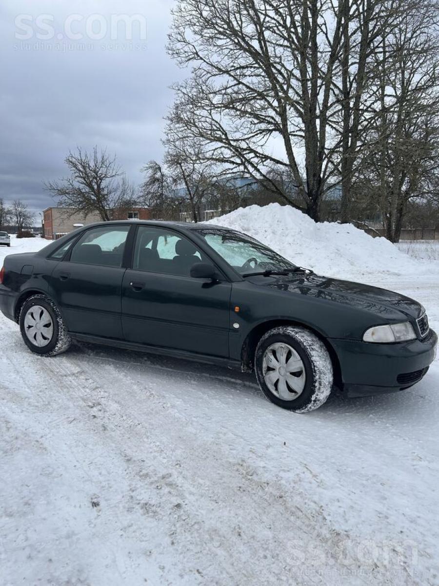 Zaļš Audi A4 1995 Gulbene, ar dzinēja tilpumu 1.80 L un nobraukumu 380 tūkst. km par 500 €, foto 3 vietnē AUTOMOTO.COM.LV