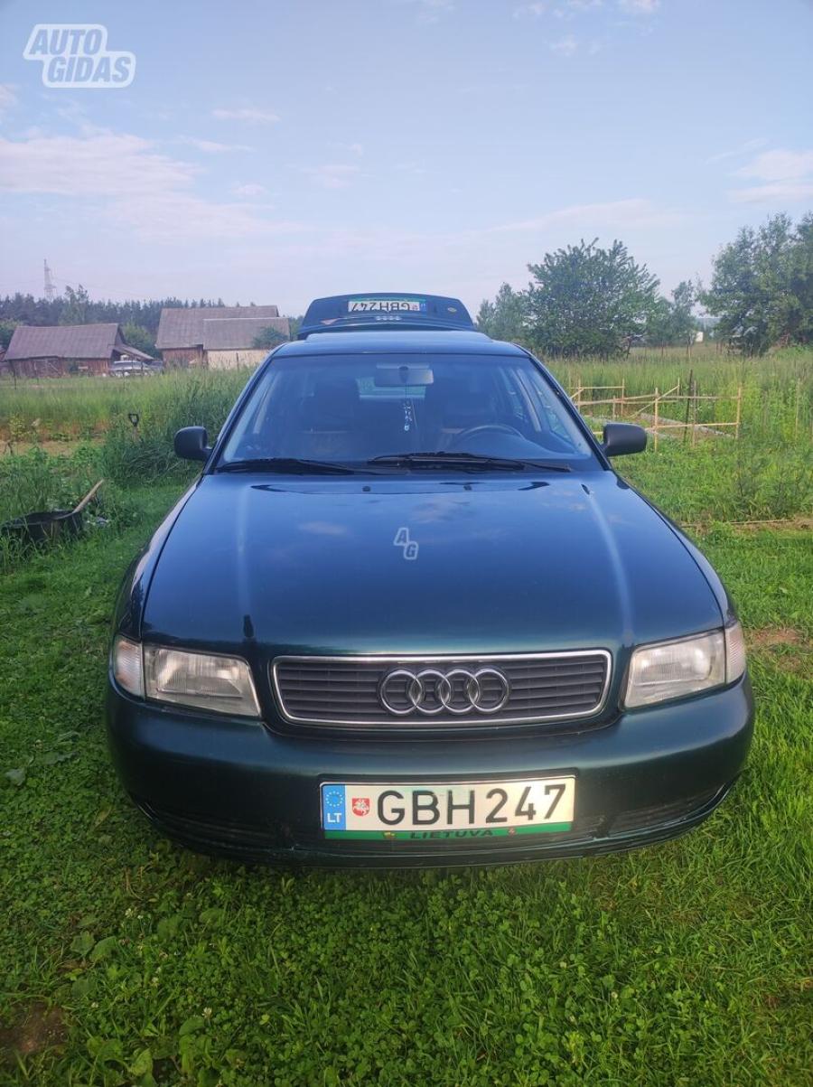 Zaļš Audi A4 1995 Viļņa, ar dzinēja tilpumu 1.80 L un nobraukumu 404 tūkst. km par 1200 €, foto 4 vietnē AUTOMOTO.COM.LV
