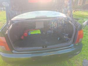 Zaļš Audi A4 1995 Viļņa, ar dzinēja tilpumu 1.80 L un nobraukumu 404 tūkst. km par 1200 €, foto 7 vietnē AUTOMOTO.COM.LV