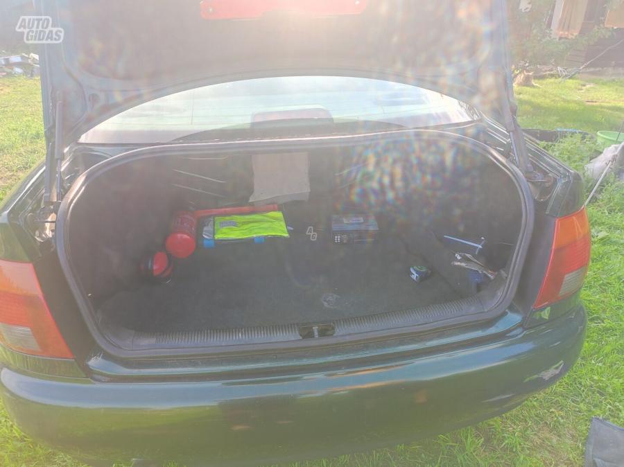 Zaļš Audi A4 1995 Viļņa, ar dzinēja tilpumu 1.80 L un nobraukumu 404 tūkst. km par 1200 €, foto 7 vietnē AUTOMOTO.COM.LV