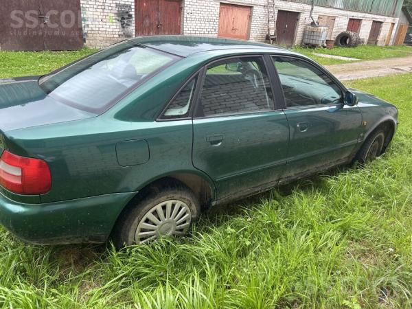 Zaļš Audi A4 1995 Ludza, ar dzinēja tilpumu 1.60 L un nobraukumu 400 tūkst. km par 350 €, foto 2 vietnē AUTOMOTO.COM.LV