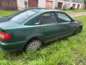 Zaļš Audi A4 1995 Ludza, ar dzinēja tilpumu 1.60 L un nobraukumu 400 tūkst. km par 350 €, foto 3 vietnē AUTOMOTO.COM.LV
