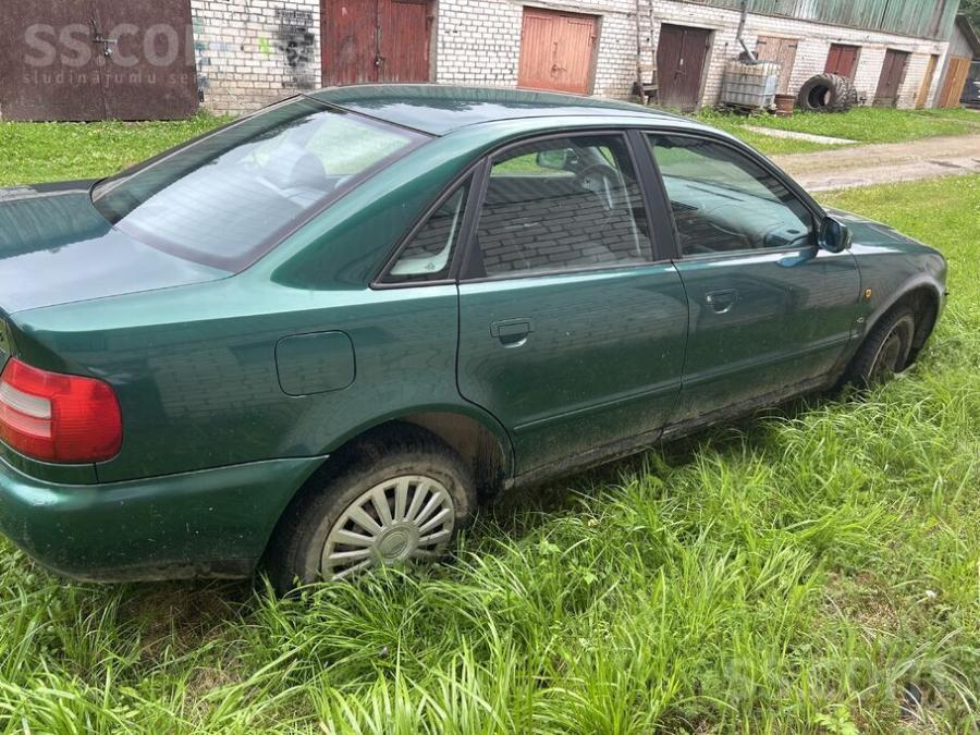 Zaļš Audi A4 1995 Ludza, ar dzinēja tilpumu 1.60 L un nobraukumu 400 tūkst. km par 350 €, foto 3 vietnē AUTOMOTO.COM.LV