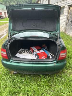 Zaļš Audi A4 1995 Ludza, ar dzinēja tilpumu 1.60 L un nobraukumu 400 tūkst. km par 350 €, foto 5 vietnē AUTOMOTO.COM.LV